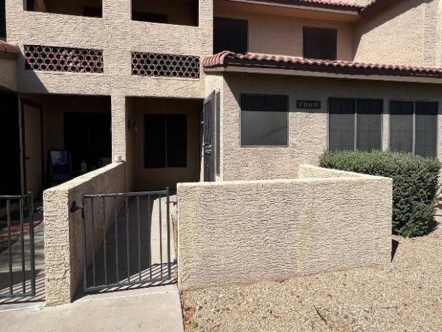 2 Br, 2 bath, Townhouse/Brownstone/RowHouse 8625 E Belleview Place