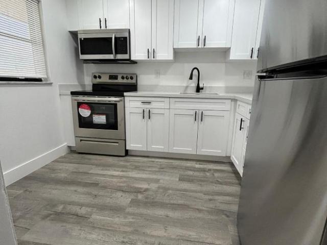 2 Br, 2 bath, Townhouse/Brownstone/RowHouse 8875 Fontainebleau Blvd