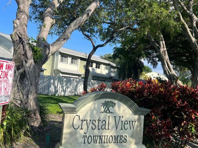 2 Br, 2 bath, Townhouse/Brownstone/RowHouse 887 Crystal Lake Drive