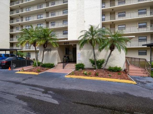 2 Br, 2 bath, Townhouse/Brownstone/RowHouse 900 Cove Cay Drive