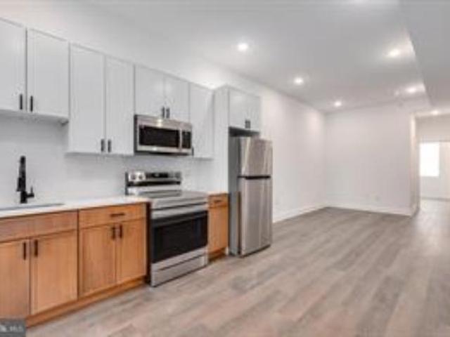 2 Br, 2 bath, Townhouse/Brownstone/RowHouse 927 N 42nd St