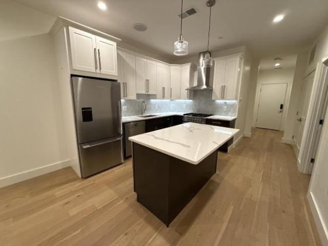 2 Br, 2 bath, Townhouse/Brownstone/RowHouse 946 Saratoga Street