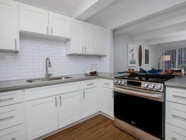 2 Br, 2 bath, Townhouse/Brownstone/RowHouse 94 207 Waipahu St