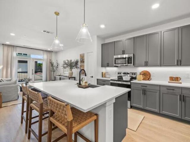 2 Br, 2 bath, Townhouse/Brownstone/RowHouse 9584 Eden Road