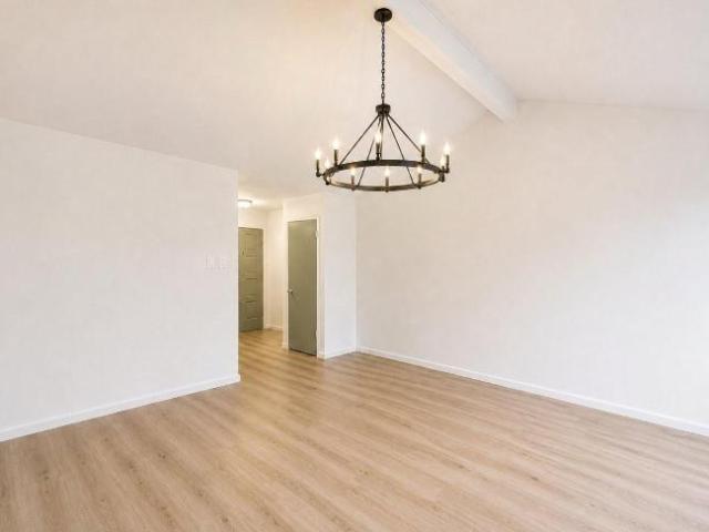 2 Br, 2 bath, Townhouse/Brownstone/RowHouse 9511 Bollingbrook
