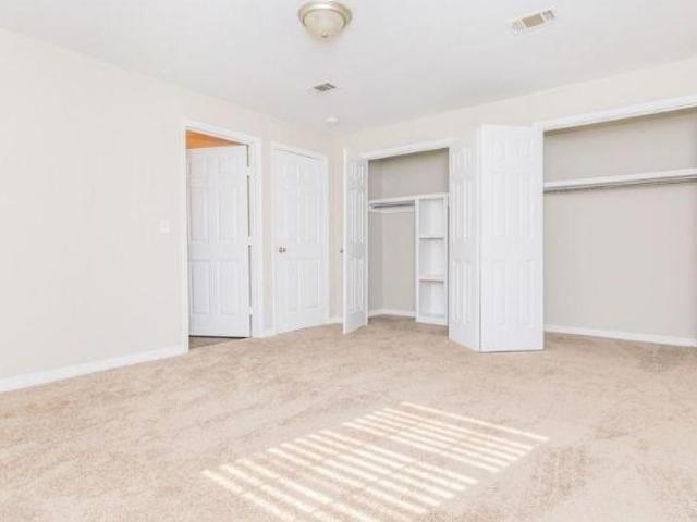 2 Br, 2 bath, Apartment 3 Courtland Dr