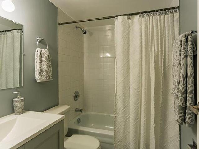 2 Br, 2 bath, Apartment 10435 Menard Ave