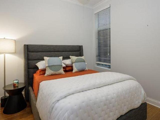 2 Br, 2 bath, Apartment 1050 W Monroe St