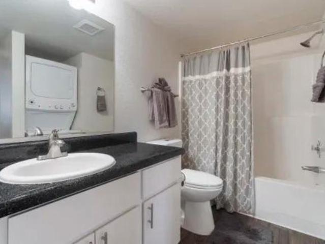 2 Br, 2 bath, Apartment 1050 W 8th Ave