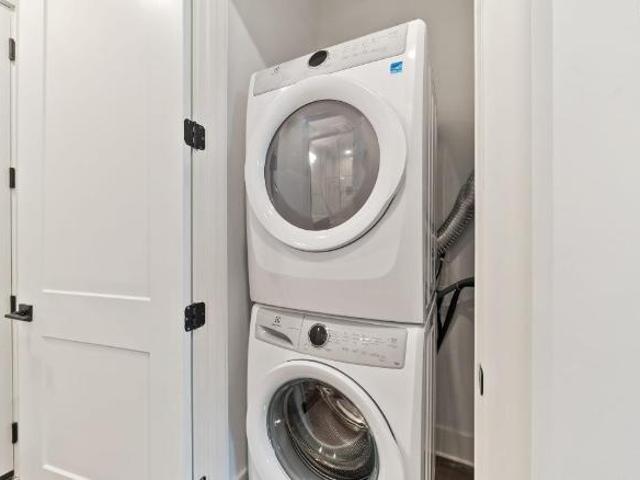 2 Br, 2 bath, Apartment 1050 Slater Rd