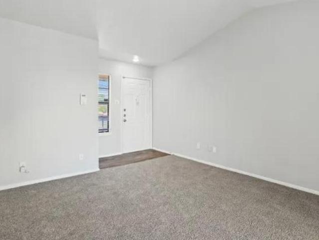 2 Br, 2 bath, Apartment 1057 Americana Ln