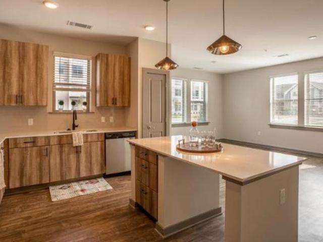 2 Br, 2 bath, Apartment 1055 Stillwell Dr