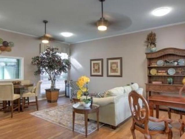 2 Br, 2 bath, Apartment 1061 Johnnie Dodds Blvd