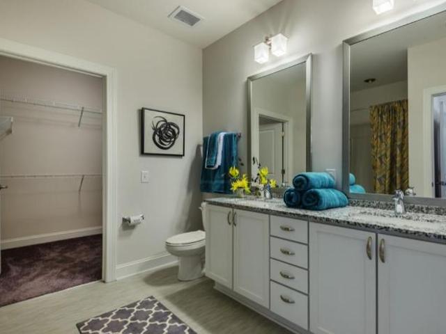 2 Br, 2 bath, Apartment 10624 Parrish St