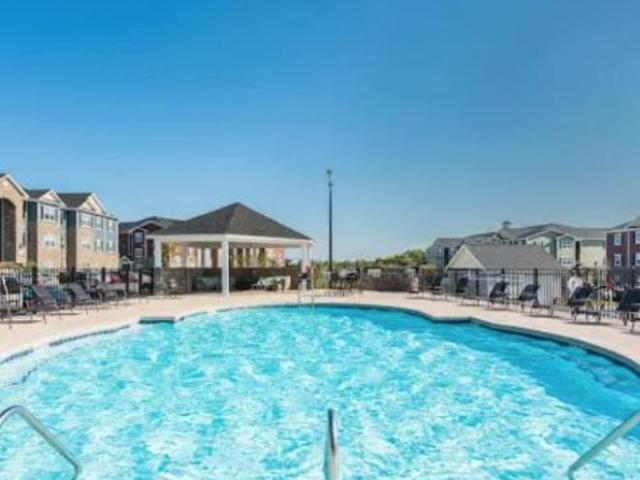 2 Br, 2 bath, Apartment 1069 Chateau Crossing Dr