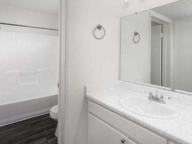 2 Br, 2 bath, Apartment 10711 Woodbridge St