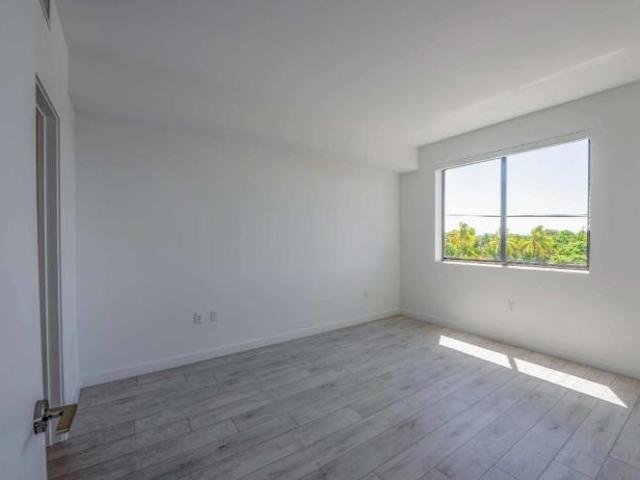 2 Br, 2 bath, Apartment 1080 NE 215th St
