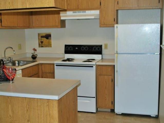 2 Br, 2 bath, Apartment 10833 Folsom Blvd
