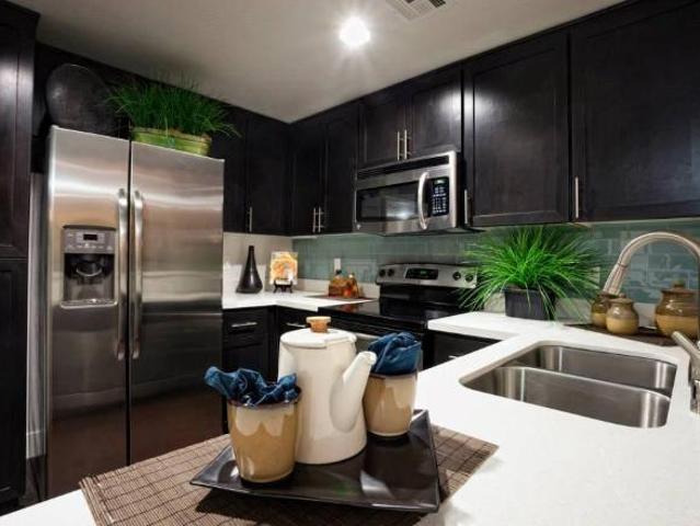 2 Br, 2 bath, Apartment 10833 Wilshire Blvd