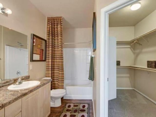 2 Br, 2 bath, Apartment 10847 W Olive Ave