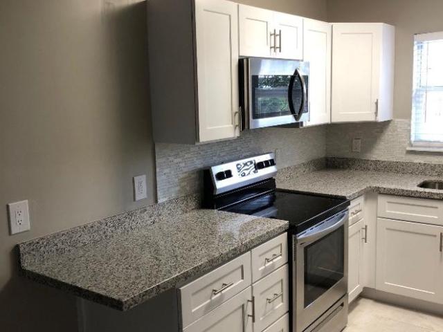 2 Br, 2 bath, Apartment 1086 NE 33rd St