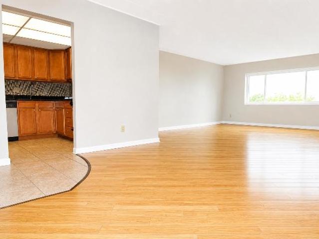 2 Br, 2 bath, Apartment 1088 Greentree Road