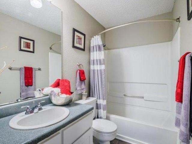 2 Br, 2 bath, Apartment 10900 Point S Drive