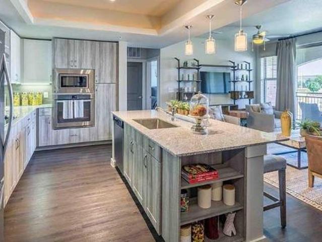 2 Br, 2 bath, Apartment 10001 N Fwy
