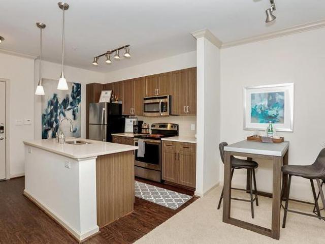 2 Br, 2 bath, Apartment 1000 Barone Ave