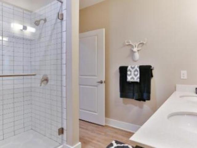 2 Br, 2 bath, Apartment 1000 Central Ave