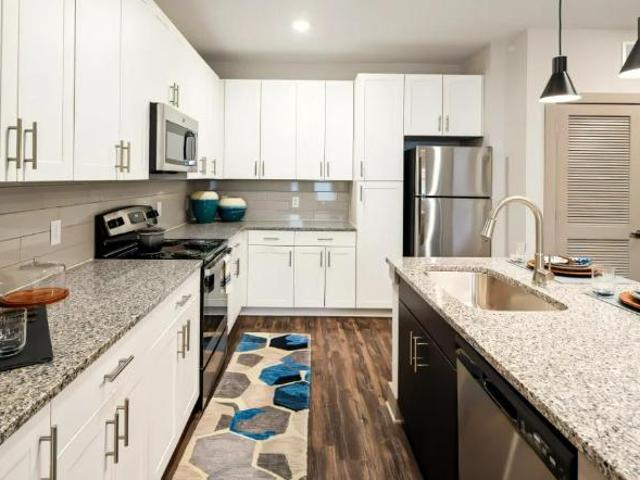 2 Br, 2 bath, Apartment 1000 Fairhaven Dr