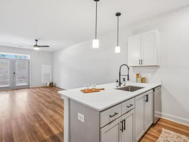 2 Br, 2 bath, Apartment 1000 Lassen Dr