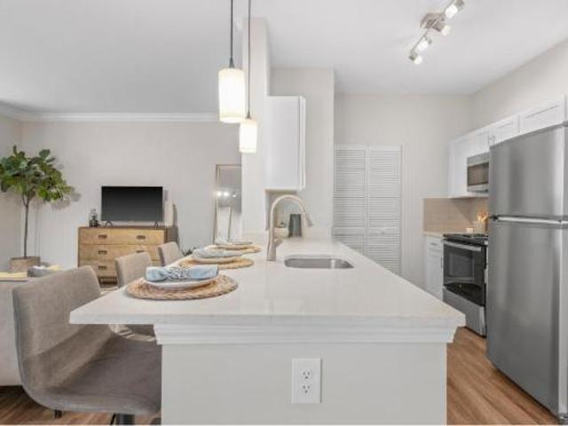 2 Br, 2 bath, Apartment 1000 Presidents Way