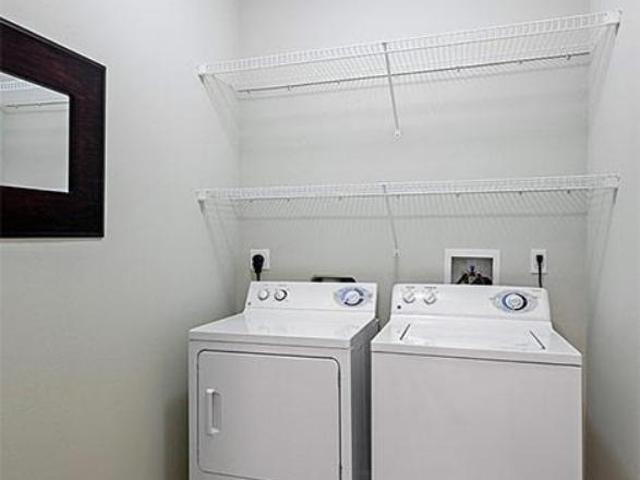 2 Br, 2 bath, Apartment 1000 Presidents Way