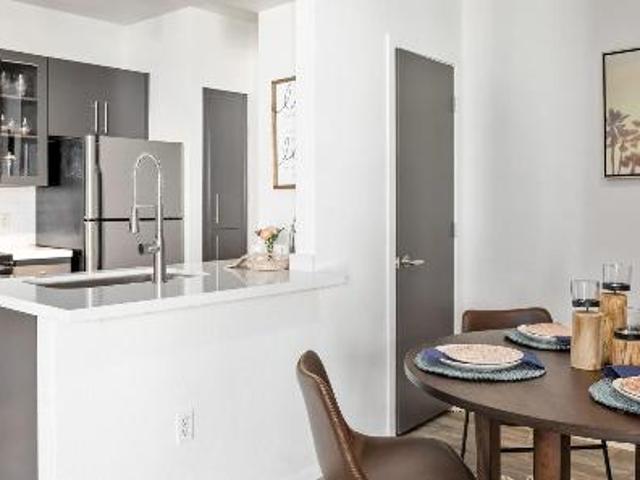 2 Br, 2 bath, Apartment 1001 E Playa Del Norte Dr