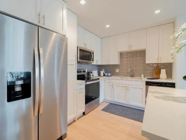 2 Br, 2 bath, Apartment 1001 NE Baker Rd