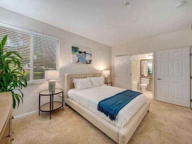 2 Br, 2 bath, Apartment 1005 Blue Ravine Rd
