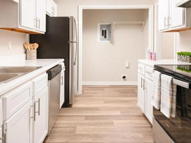 2 Br, 2 bath, Apartment 100 Byram Dr