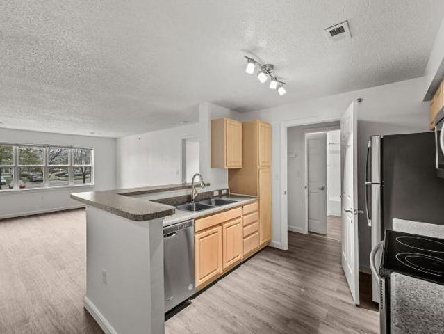2 Br, 2 bath, Apartment 100 Hilltop Dr
