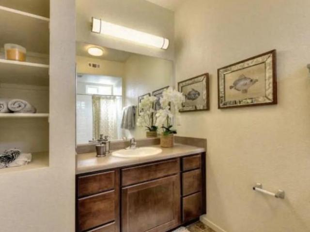 2 Br, 2 bath, Apartment 100 Penzance Ave