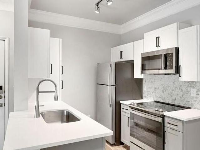 2 Br, 2 bath, Apartment 100 Saluda Ct