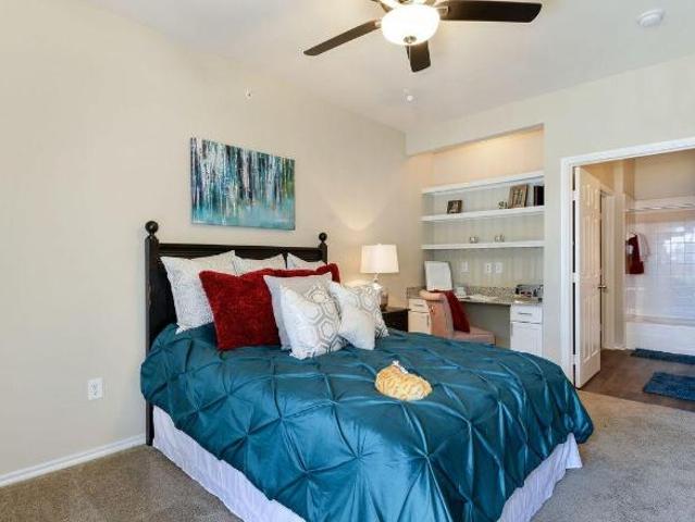 2 Br, 2 bath, Apartment 101 N Roaring Springs Road