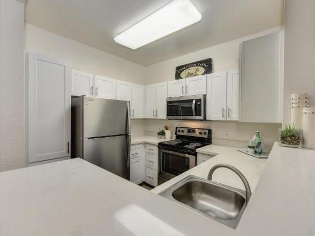 2 Br, 2 bath, Apartment 101 Gold Cir