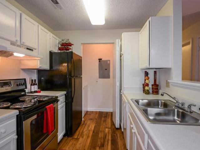2 Br, 2 bath, Apartment 1025 Avent Hill