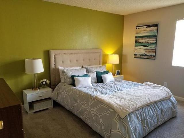 2 Br, 2 bath, Apartment 1031 S Stewart