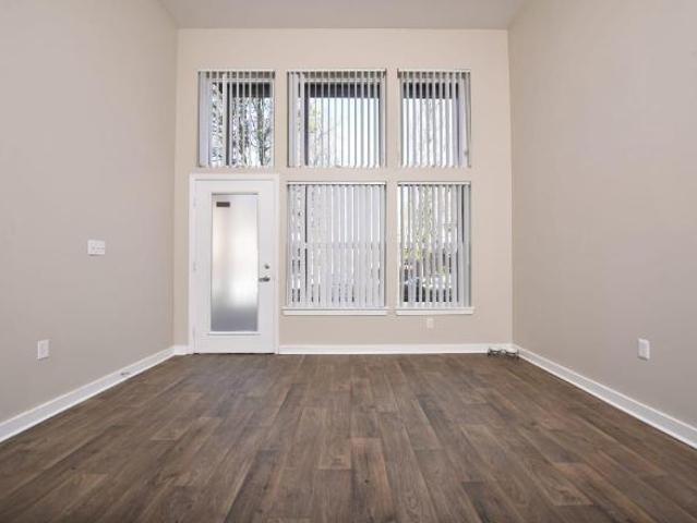 2 Br, 2 bath, Apartment 10320 SE Pine St