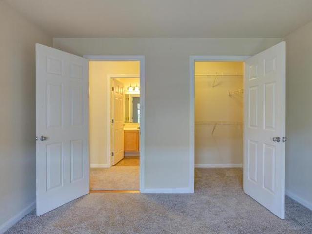 2 Br, 2 bath, Apartment 10 Primrose Way