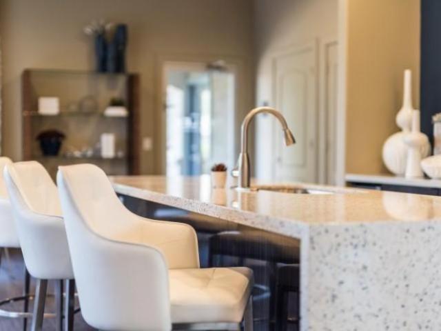 2 Br, 2 bath, Apartment 10 W Minnezona Ave
