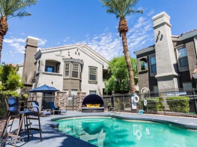 2 Br, 2 bath, Apartment 10 W Minnezona Avenue