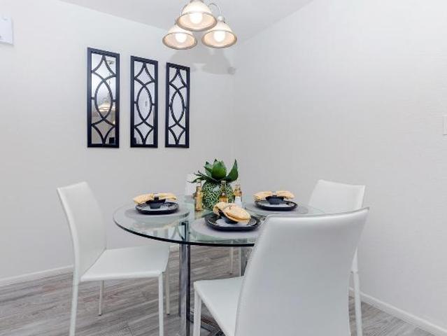2 Br, 2 bath, Apartment 11600 N 75th Ave